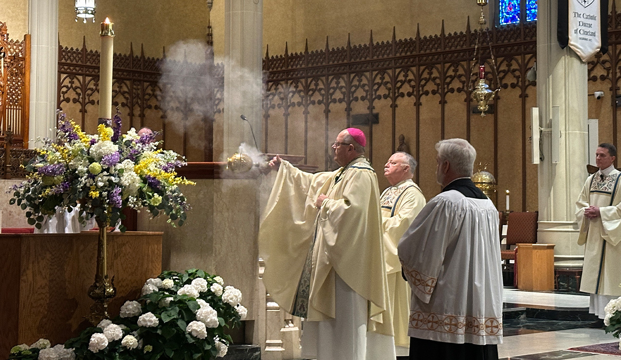 ‘He is risen,’ bishop tells congregation during Easter Mass in cathedral