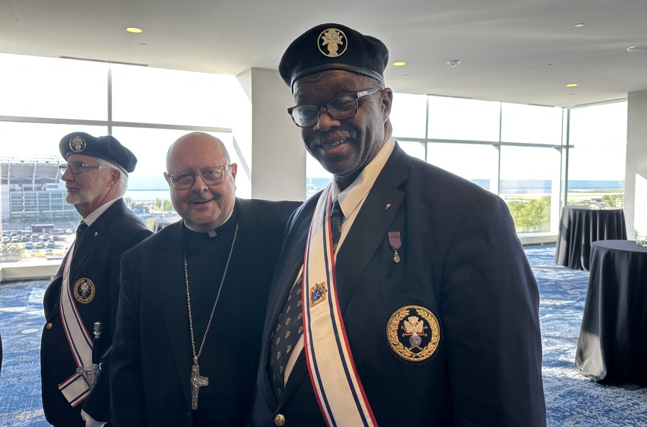 Bishops attend banquet for Knights of Columbus state convention