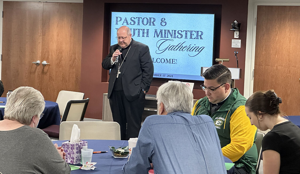 Gathering helps energize diocesan youth ministers, pastors
