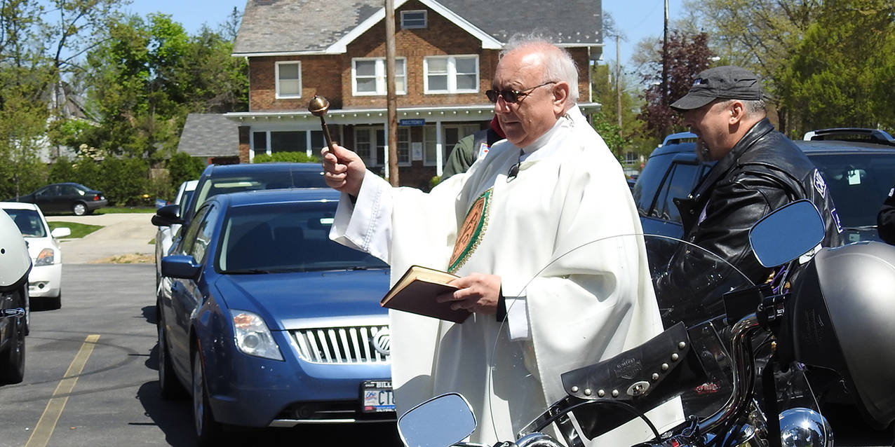 Blessing of the bikes marks new season for Catholic Cross Bearers ...