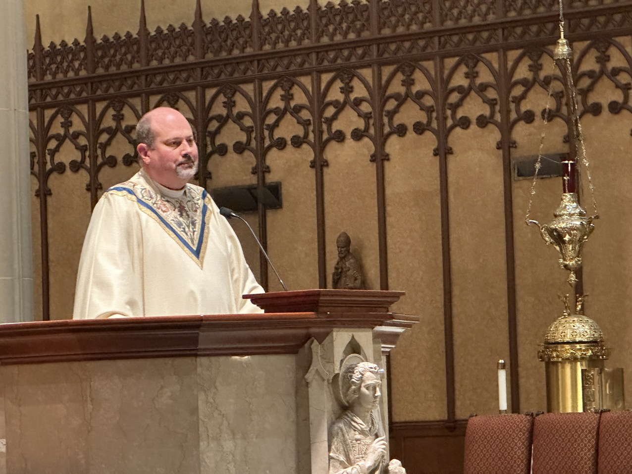 Mass of the Lord’s Supper recalls institution of Eucharist, priesthood ...