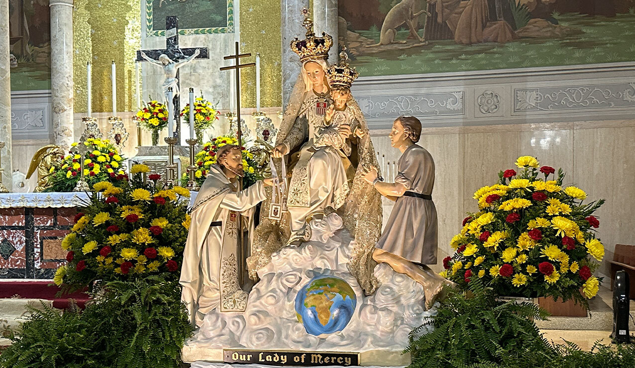 Our Lady of Mercy statue crowned during liturgy at St. Rocco Church